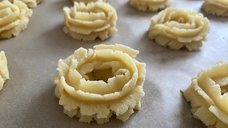 The Old-School Baking Tool That Ensures A Batch Of Cookies Is Identical