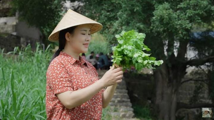 Mengenal Dianxi Xiaoge: Food Vlogger yang Menyuguhi Megawati Kuliner Yunnan