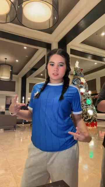 Sticky Dwafty at the Hotel Lobby