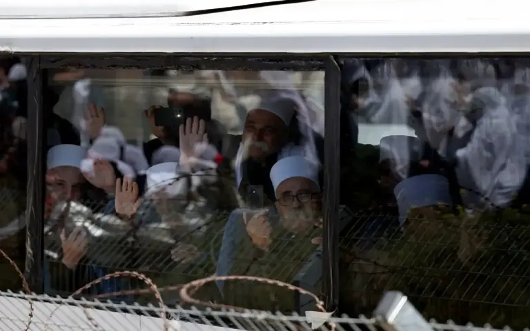 89 killed as sectarian clashes rage in Syria