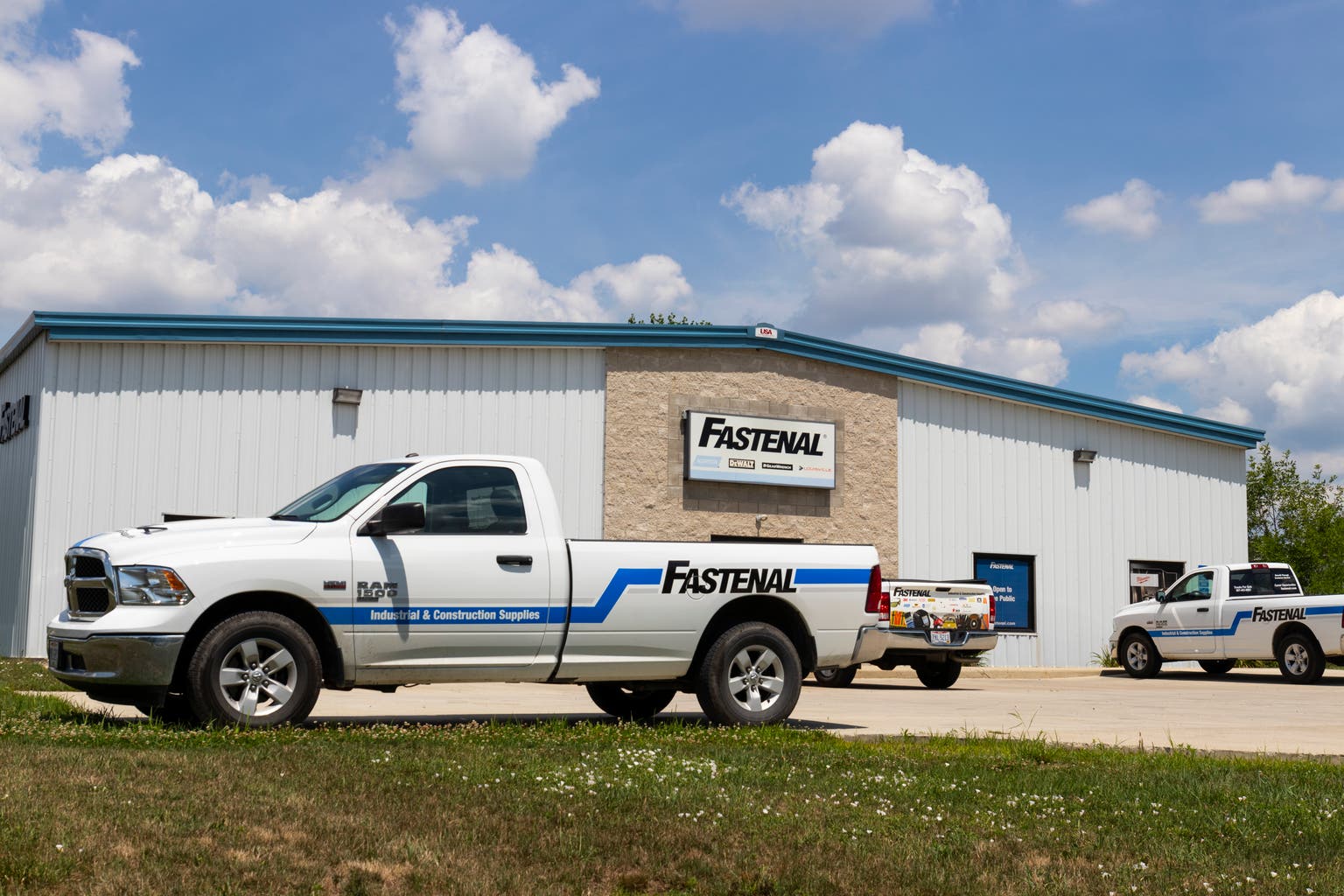 Fastenal shares slide after Q4 results show margin pressure