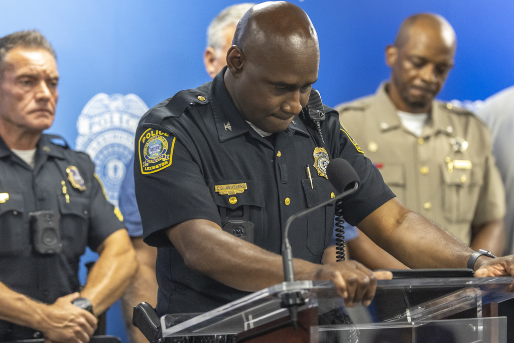 Suspect kills 2 women in Kentucky church after shooting state trooper ...