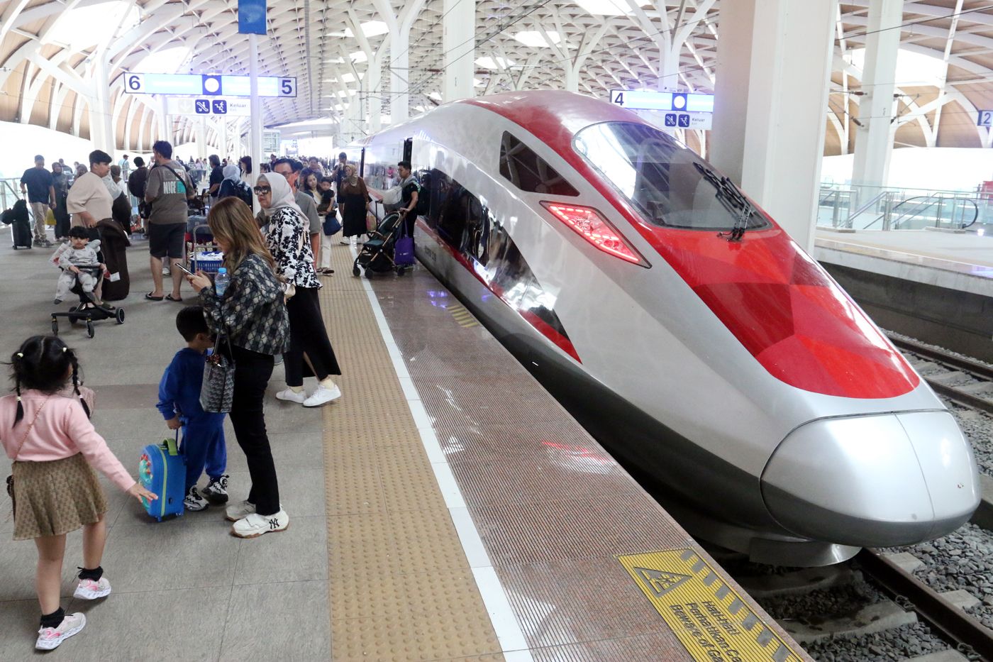 Prabowo Ingin Kereta Cepat Whoosh Diperpanjang hingga Banyuwangi