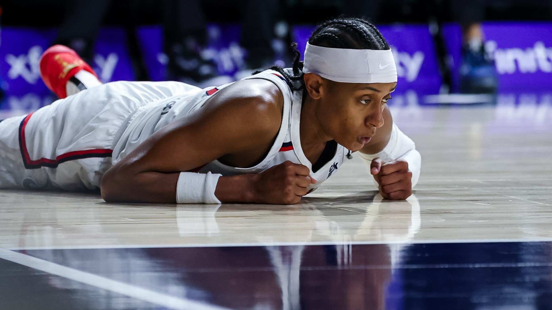 Brittney Sykes scores 10 of her 19 in 4th, Mystics beat Storm 74-69