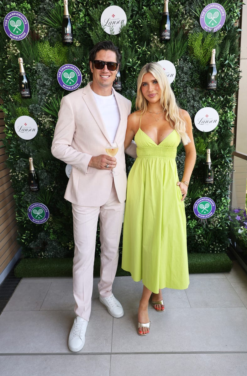 Seeing double: Vernon Kay enjoys Wimbledon with daughter Phoebe and she ...