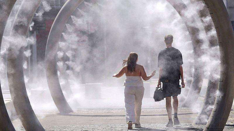 Heatwaves, floods and sea level rise: UK weather extremes are ...