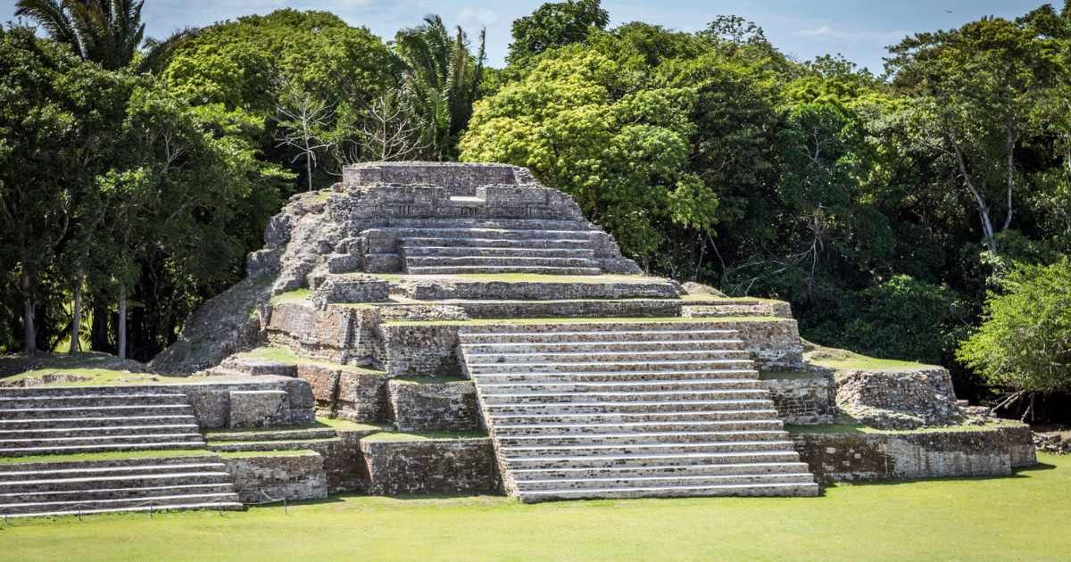 Archaeologists Unearth the Tomb of the First Mayan Ruler in Belize ...