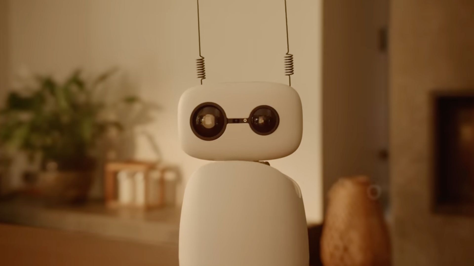Photos: Tiny talking robot teaches coding and connects to over 1.7 AI models