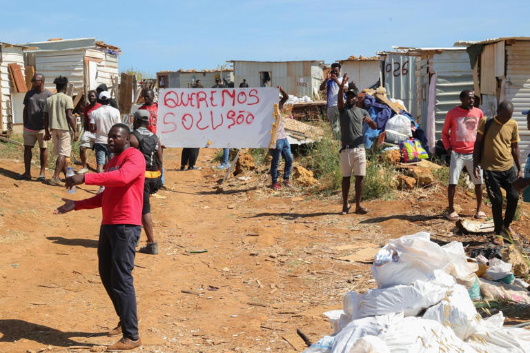 Câmara de Loures assume demolição de 64 barracas no Bairro do Talude ...