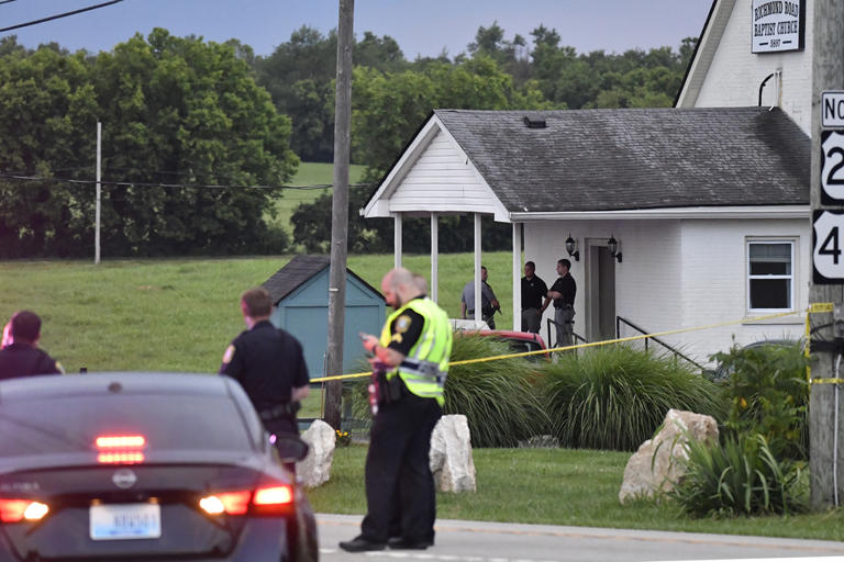 Suspect kills 2 women in Kentucky church after shooting state trooper ...