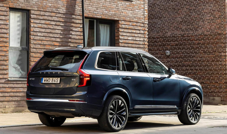 Volvo XC90: altro che pensione, per il SUV si prepara a una nuova vita