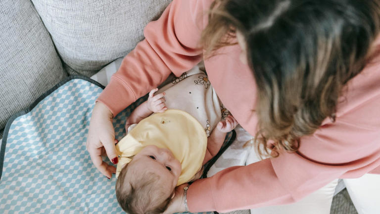 Ze reanimeert moedig haar 2 maanden oude baby alleen