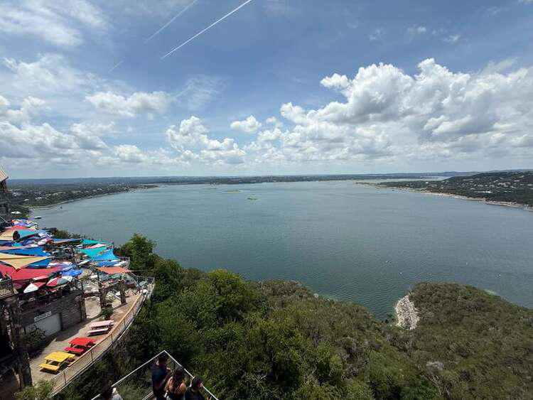 Revived Texas lake reopens boat ramps after 9 months of drought