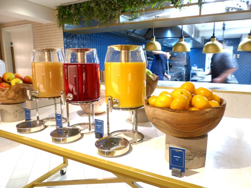 10 Hotel Breakfast Foods That Look Healthy But Aren’t (And What To Pick ...