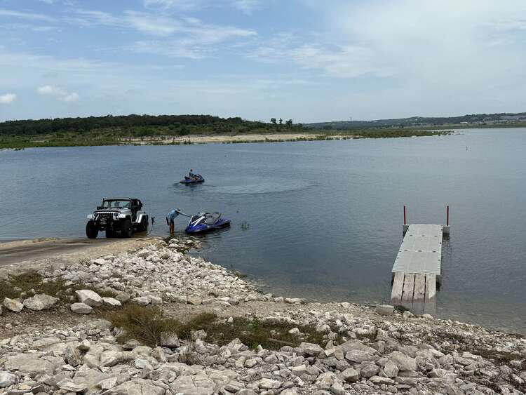Revived Texas lake reopens boat ramps after 9 months of drought