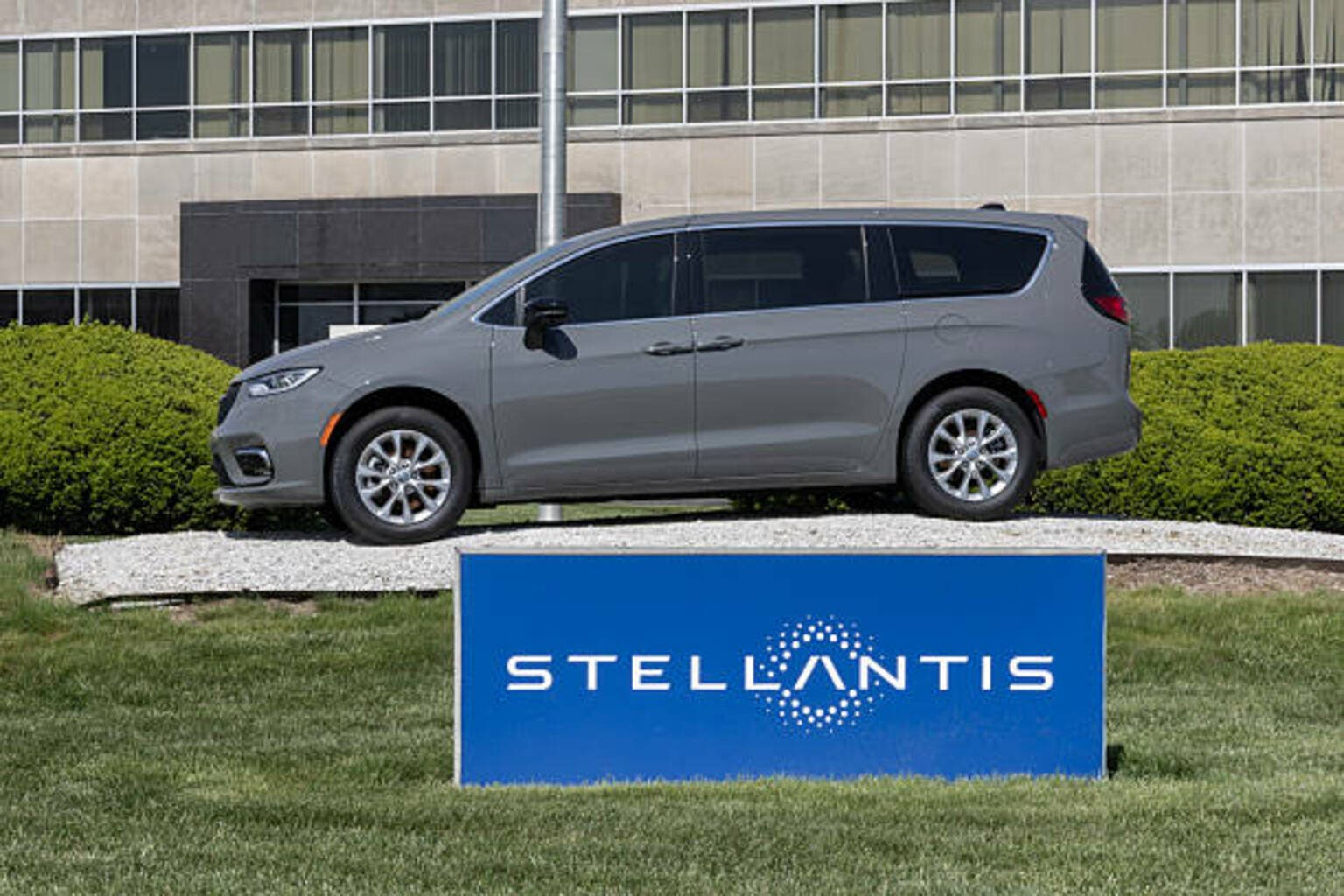 Stellantis ends production of PHEV Jeep SUVs and Chrysler minivan -- report