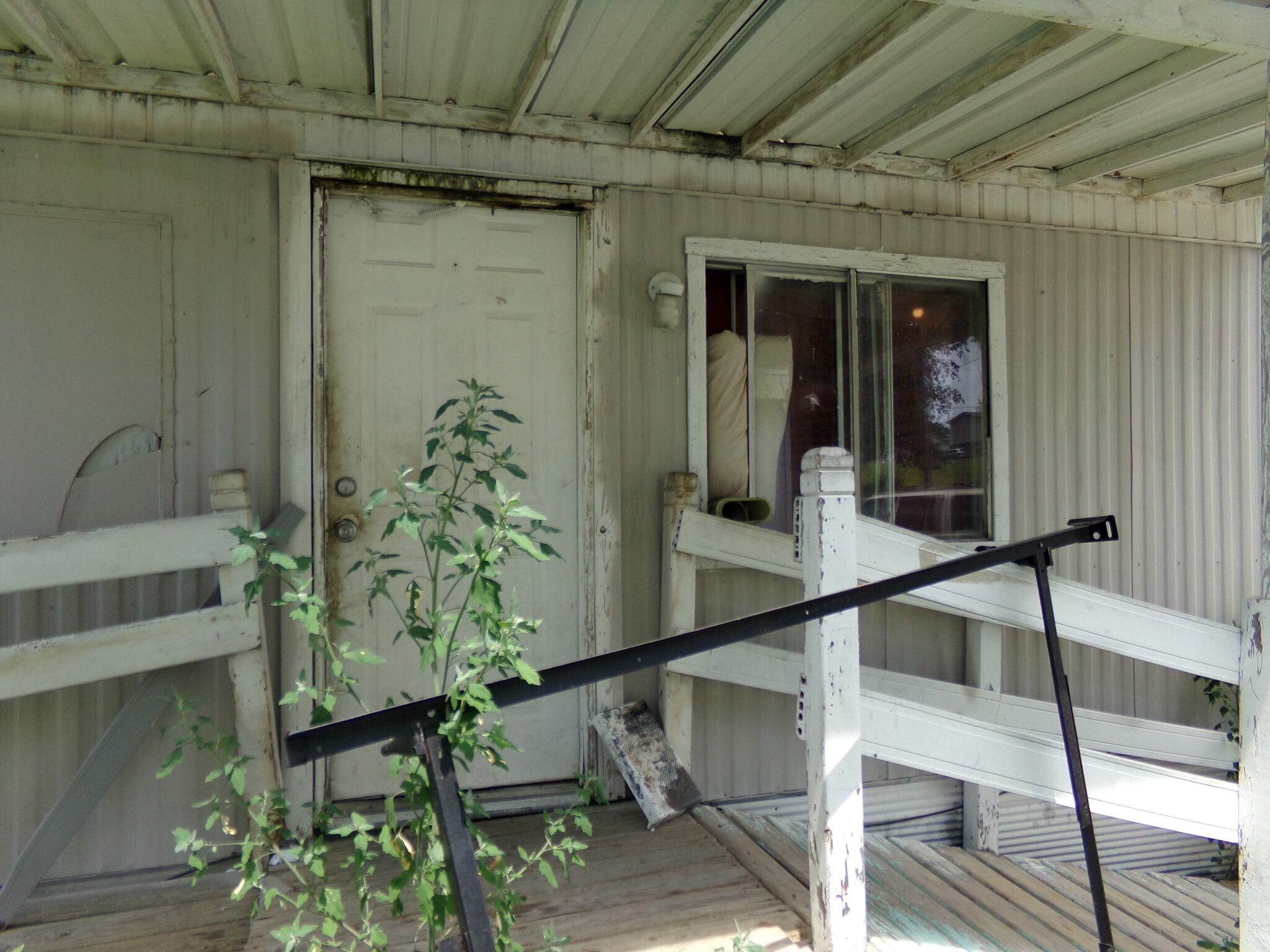 Burglary investigation leads police to condemn Iowa mobile home park