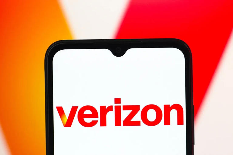 Verizon Lifts 2025 Cash Flow Forecast: Retail Says Stock Is ‘Recession ...