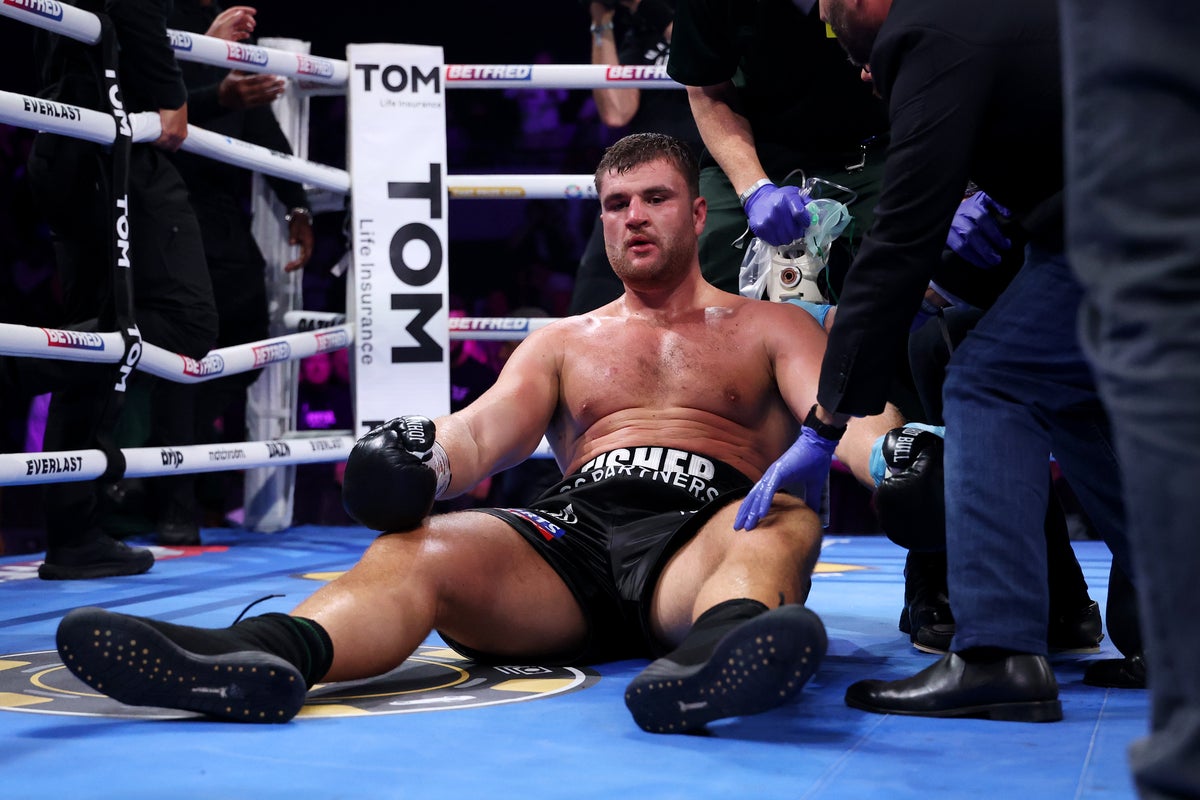 Heavyweight boxer splits with coach after knockout defeat