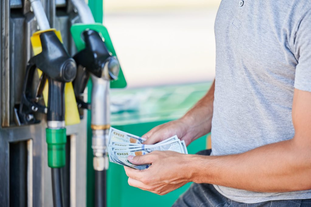 LA, OC Gas Prices Dip Slightly