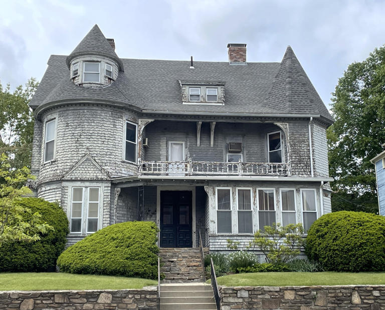 Preservation Worcester's 2025 Most Endangered Structures — streetlamps ...
