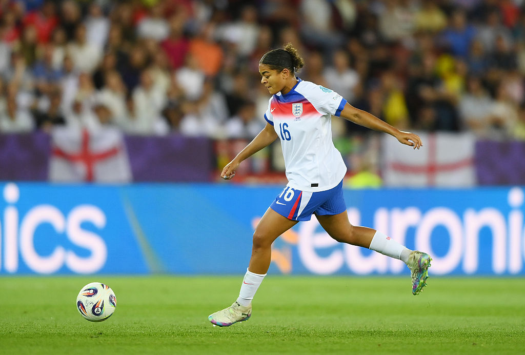 Sarina Wiegman drops hint on big Jess Carter decision