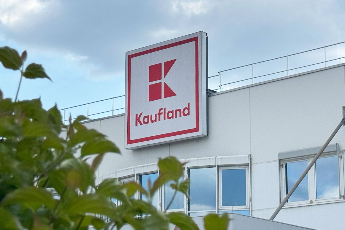 Kunde sieht Wasserflasche bei Kaufland – und reibt sich verwundert die ...
