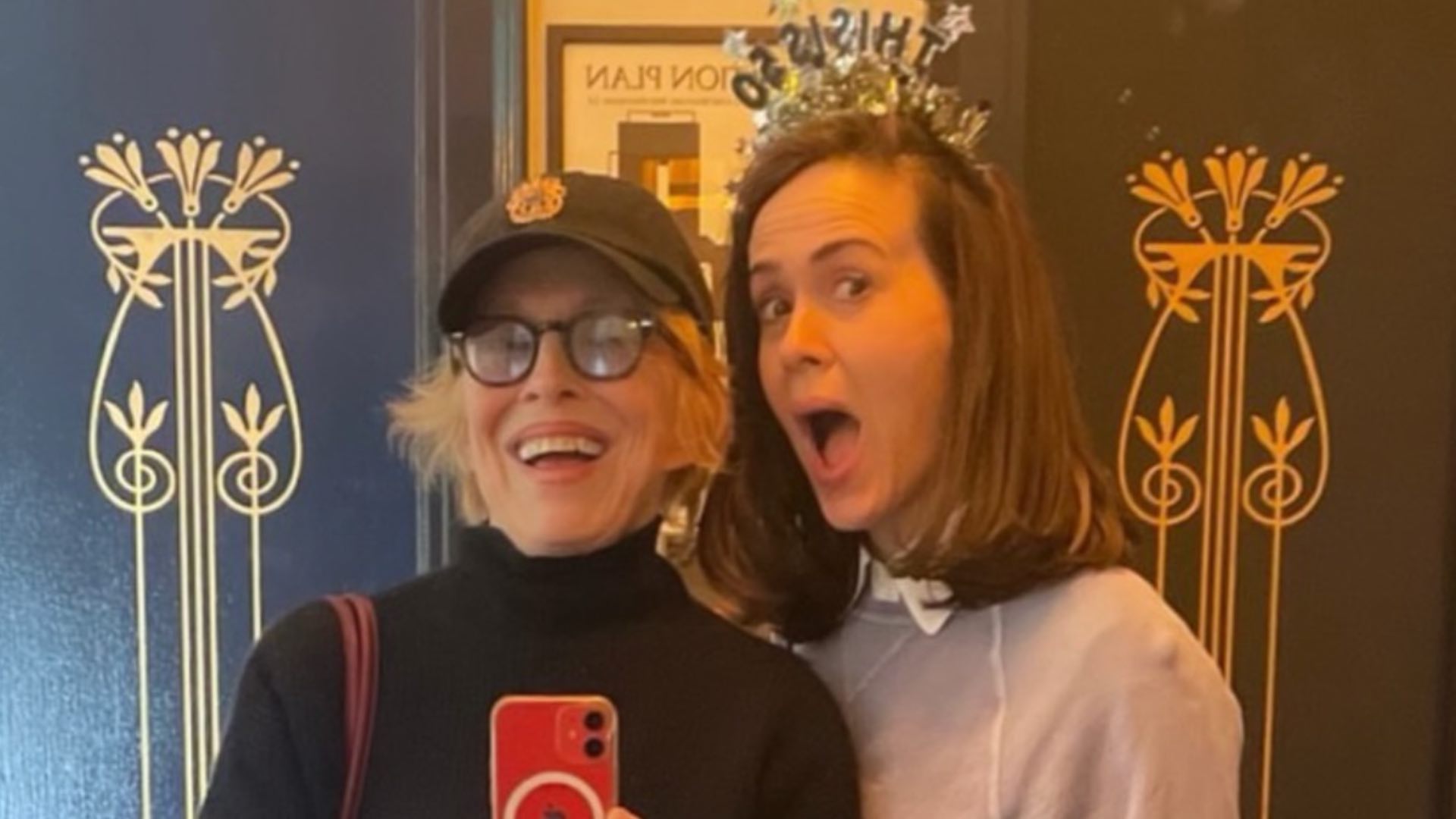 Sarah Paulson forsvarer stolt sit 10 år lange forhold med Holland ...