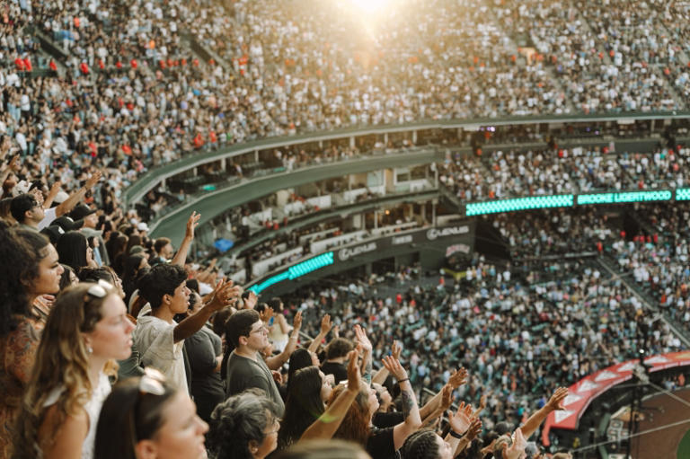 Greg Laurie leads Harvest Crusade at Angel Stadium in California, 6,500 ...