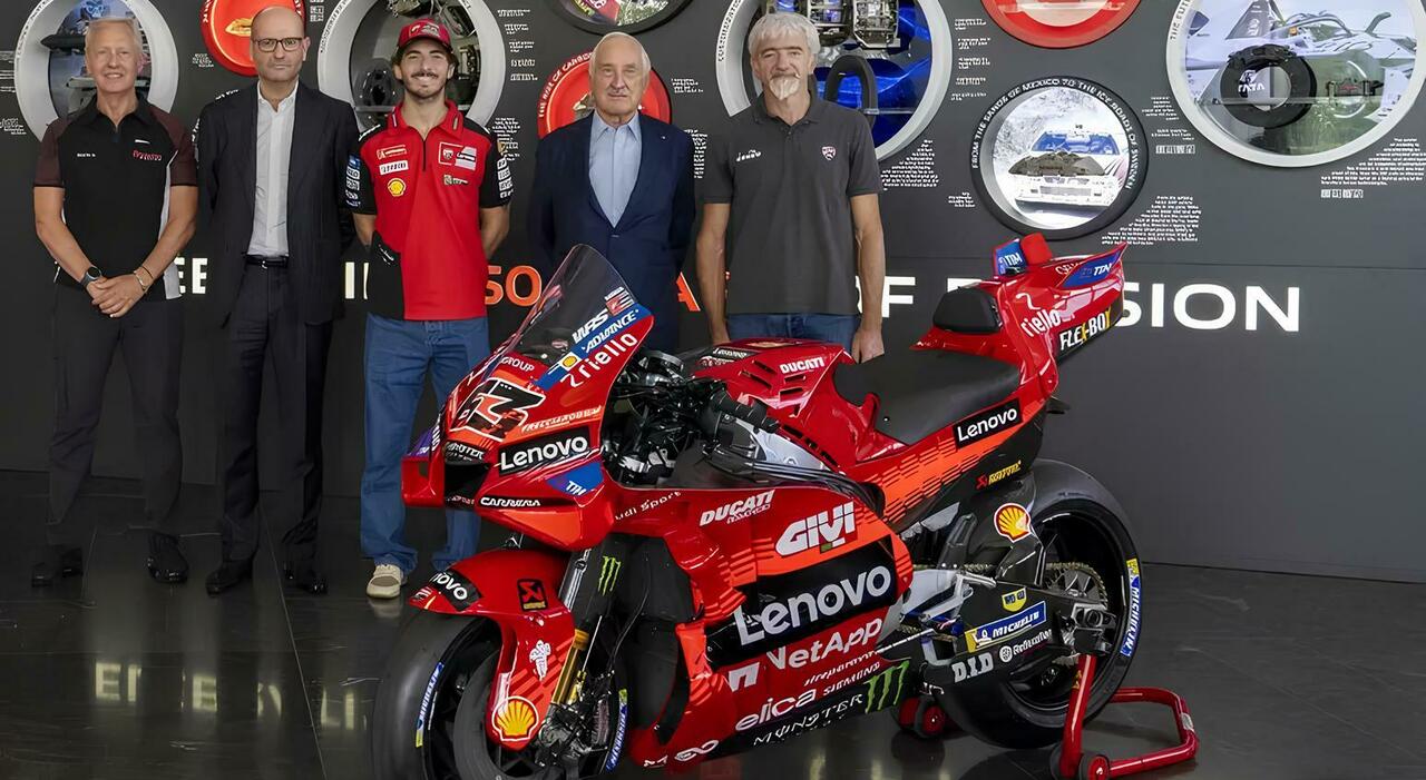Bagnaia e Ducati Team visitano la sede Brembo: accolti dal top ...