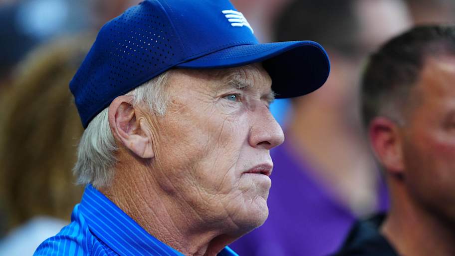 John Elway joins Wayne Gretzky for rare sighting since golf cart ...