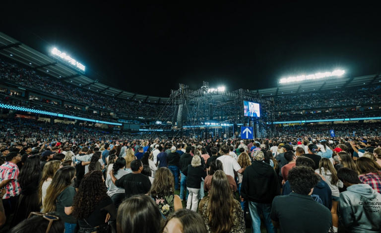 Greg Laurie leads Harvest Crusade at Angel Stadium in California, 6,500 ...