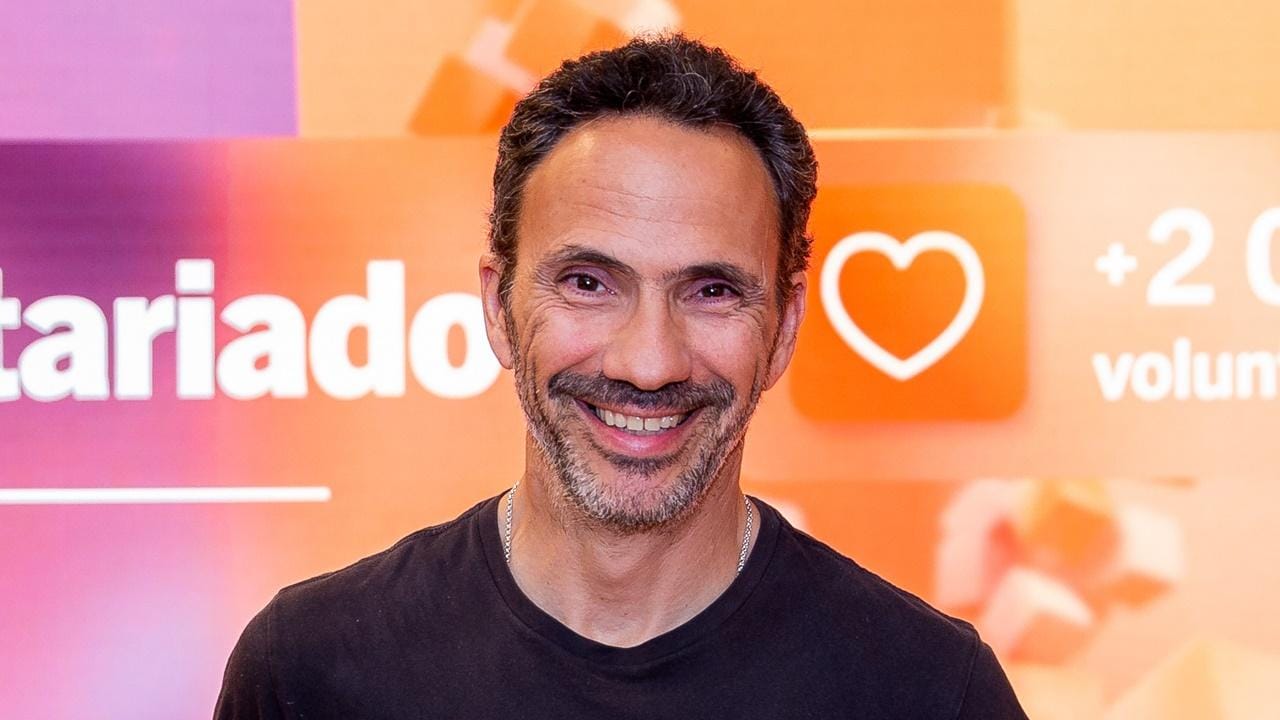 Após mais de 30 anos, Pedro Ribeiro surge cúmplice de pessoa especial... e anuncia novidade!