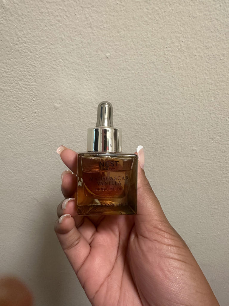 Perfume Oils Are the It-Girl Secret to Smelling Really, Really ...