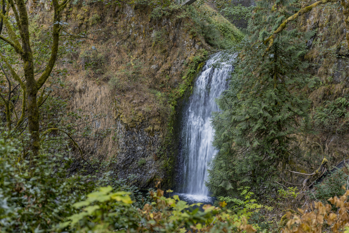 One Dead, Two Missing After Group Swept Over U.S. Waterfall