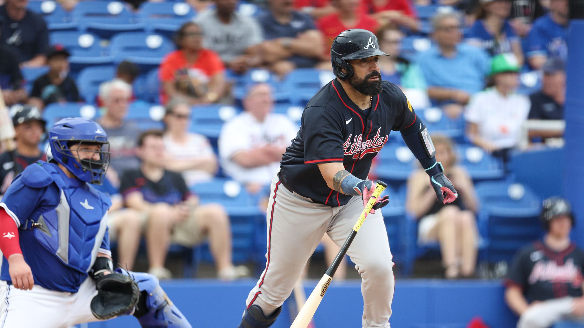 Braves add catcher Sandy Leon to roster, DFA outfielder Stuart Fairchild