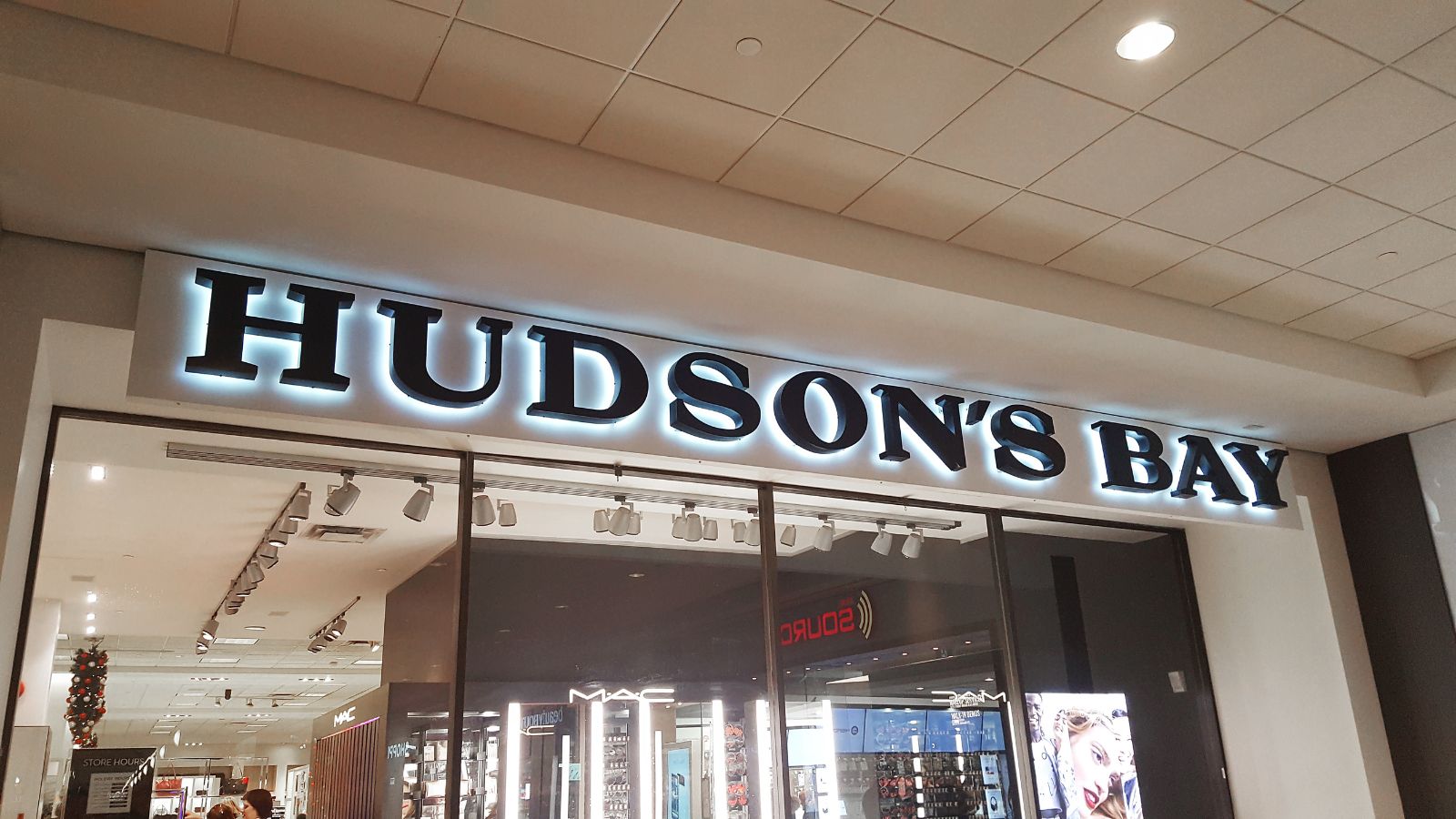 23 Canadian chain stores that don’t feel as untouchable as they once did