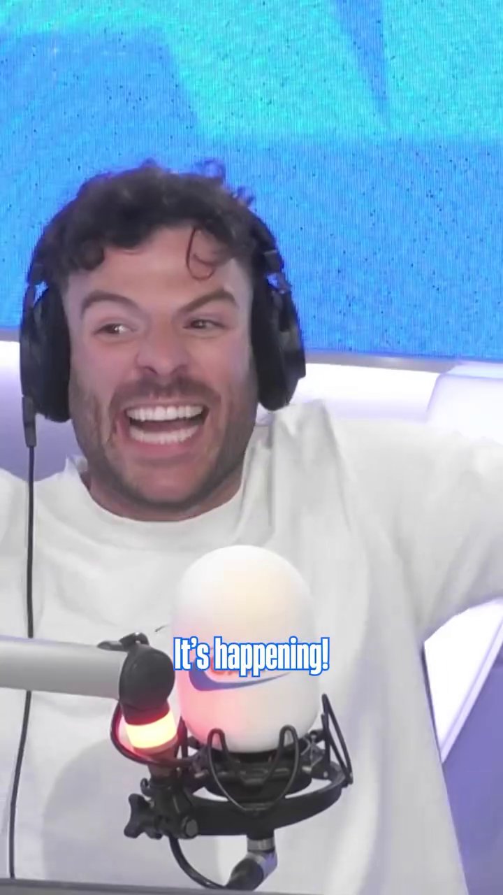 Jess Glynne meets Jet2 voice behind viral summer hit