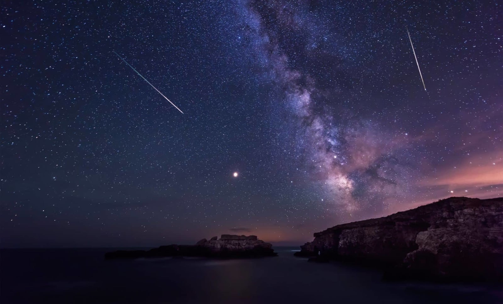 Don’t Miss the Three Meteor Showers Painting Fire Trails Across the ...