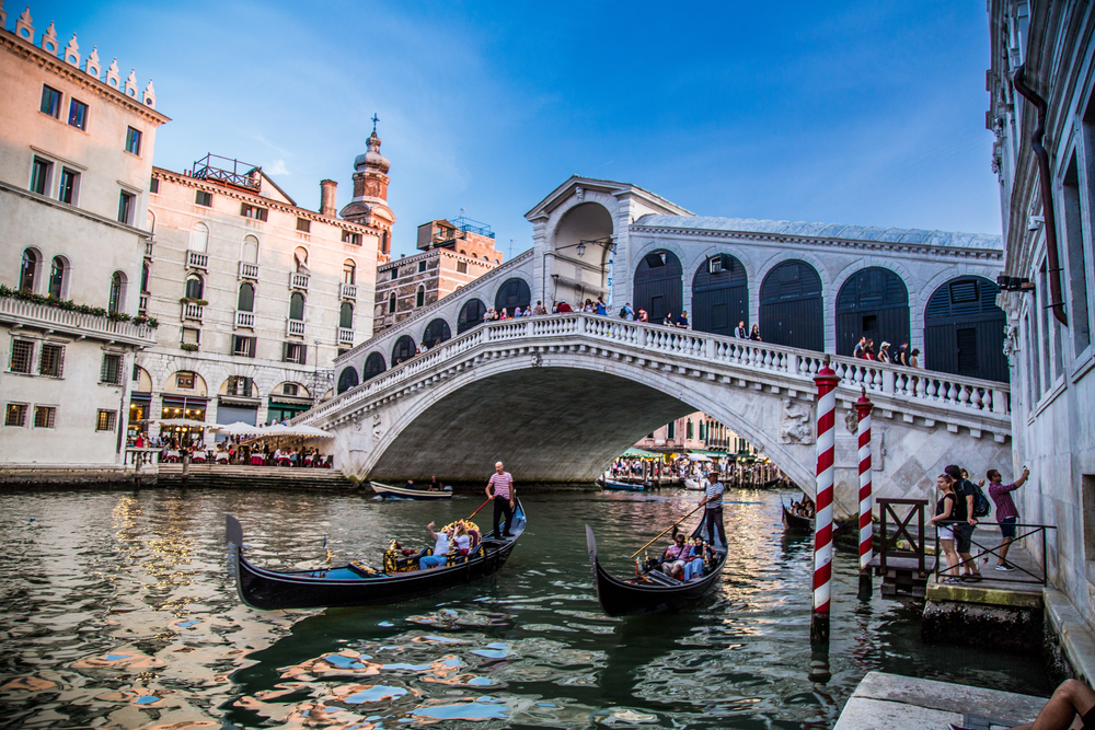 17 Cities Built in Places That Defy All Logic