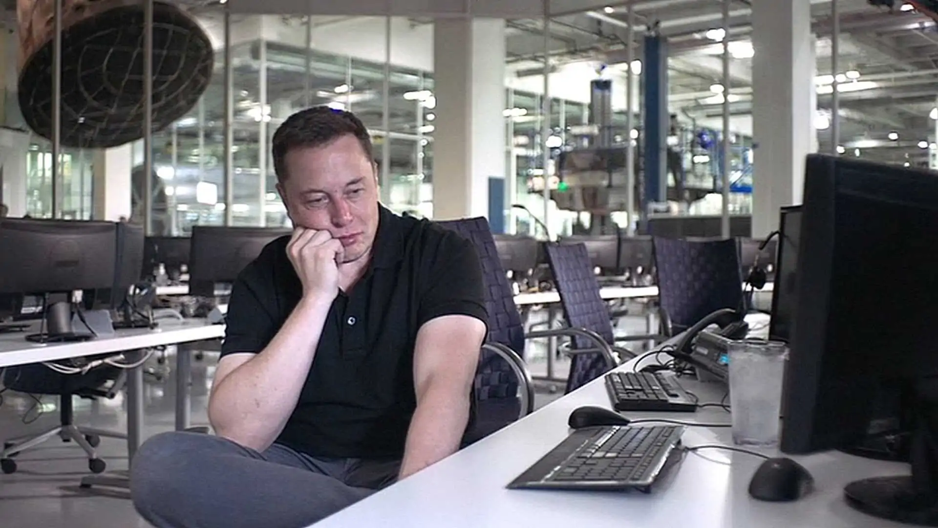 Musk Reportedly Sleeping in Tesla Office to Turn Company Around
