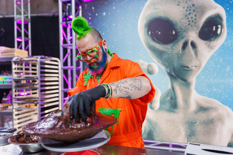 Sugar Freakshow's Andrew Fuller returns to TV on 'Super Mega Cakes'