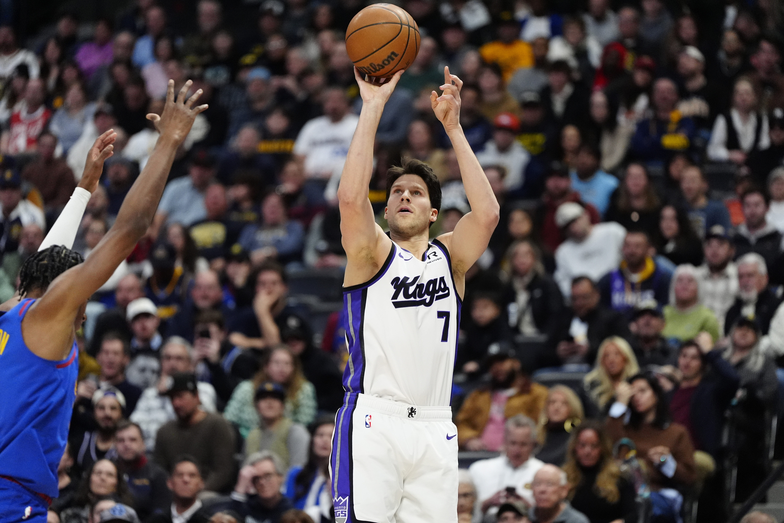 Doug McDermott Re-Signs With Kings on One-Year Deal