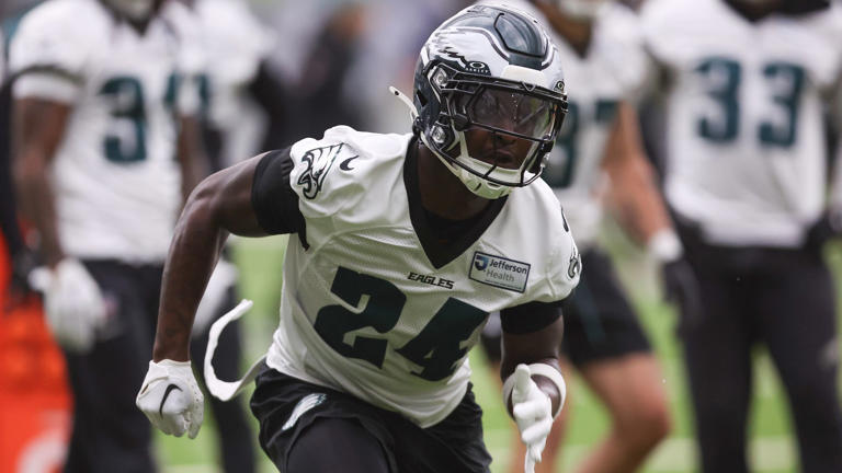 Andrew Mukuba officially signs rookie contract to round out Eagles ...