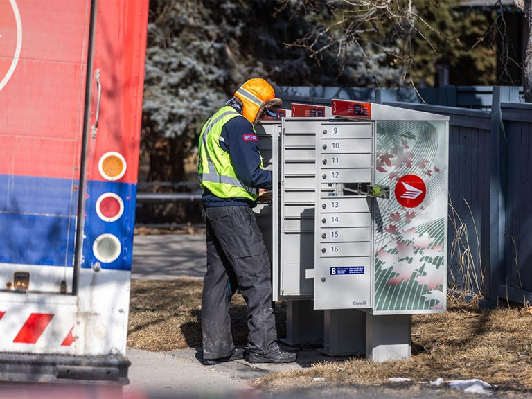 As Canada Post workers mull strike, small business ready to abandon service