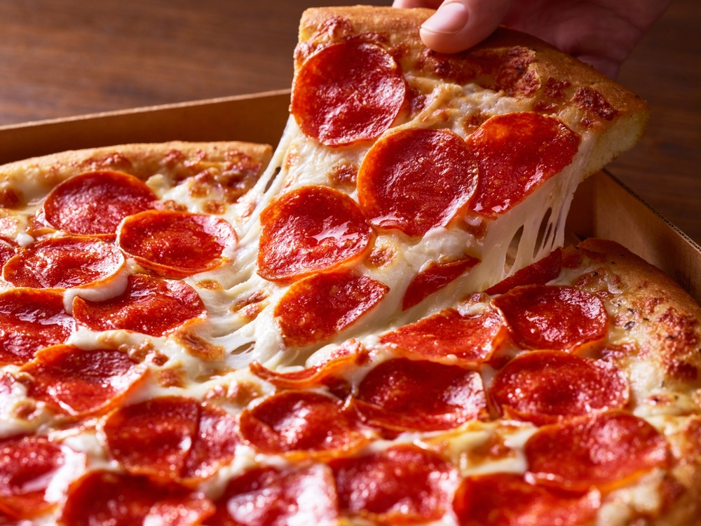I asked 4 chefs how they cook frozen pizza and I'll never make it the ...