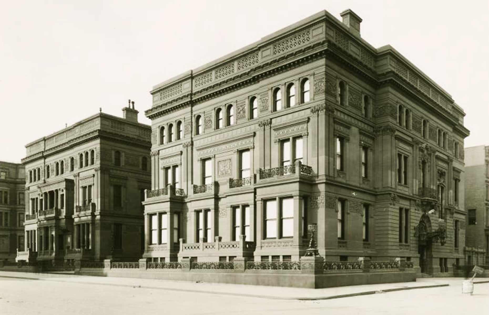 Rare photos of spectacular lost mansions and castles