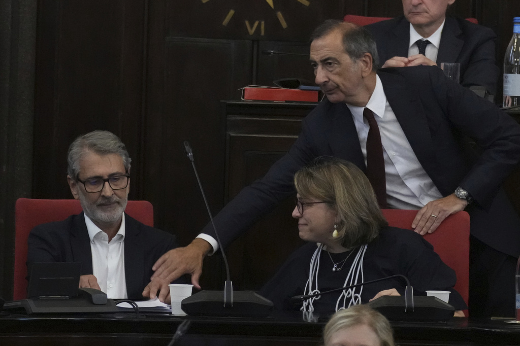 Mayor denies wrongdoing in a corruption probe into Milan's building boom