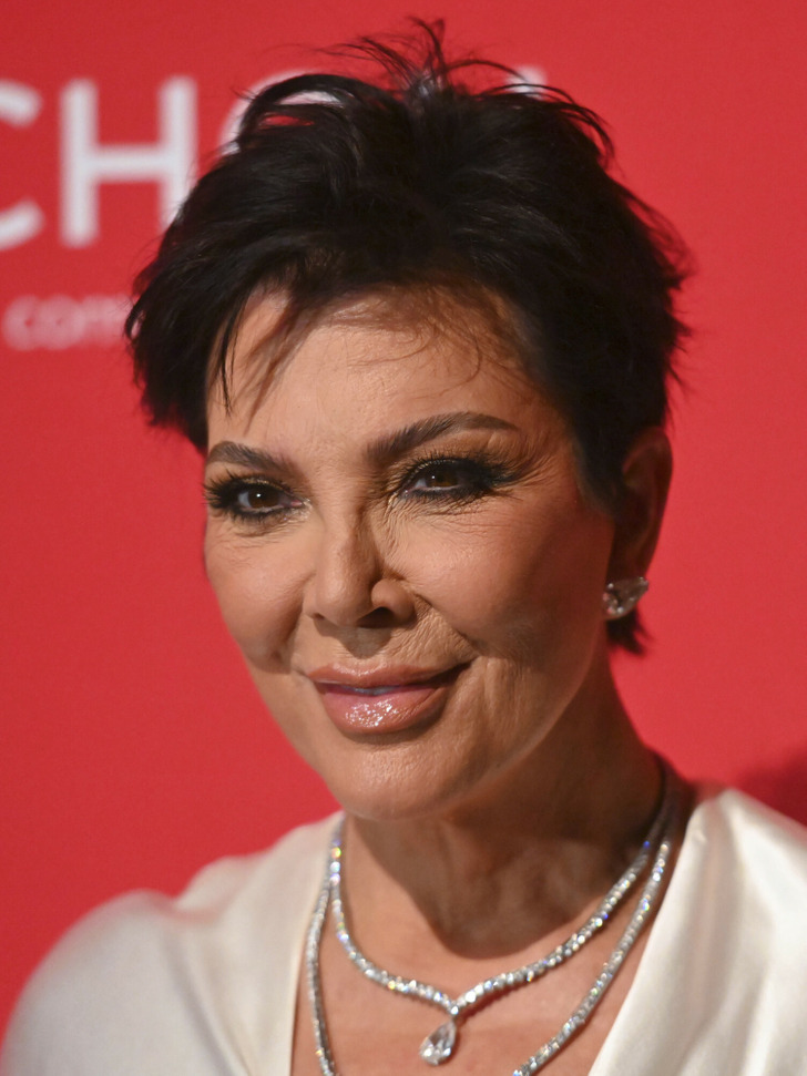 Kris Jenner, 69, Stuns Fans in New Photos — But One Detail Sparks ...