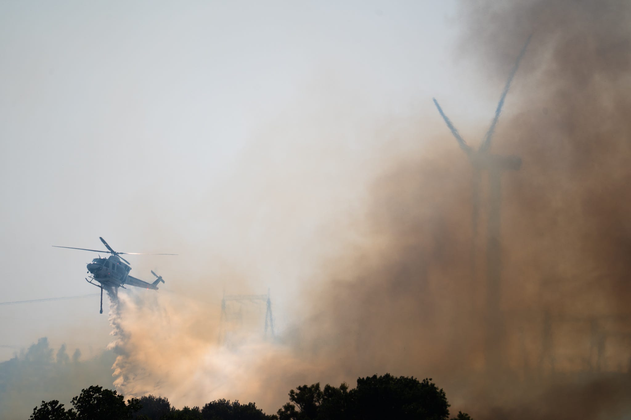 Brush fire ignites near 15 Freeway in Victorville